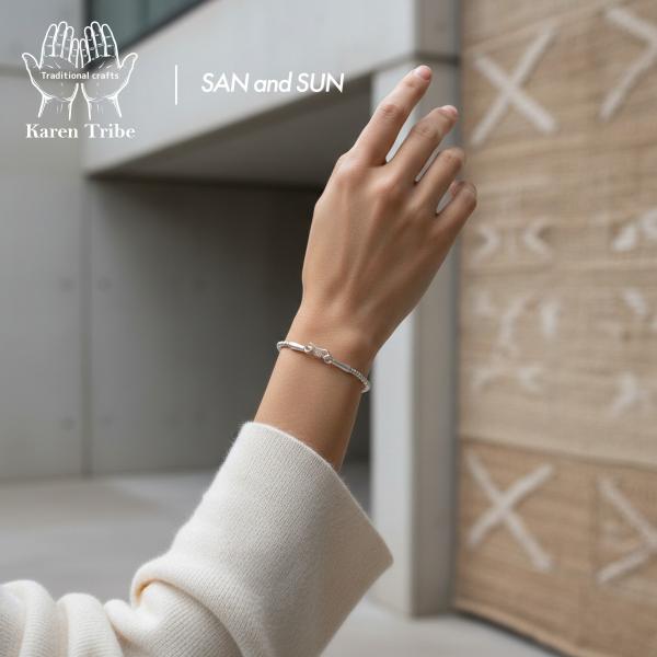 ■商品説明 SILVER BEADS BRACELET約2mmのシルバービーズのブレスレットです。■カレンシルバーについて タイの山岳民族・カレン族が手作りする高純度シルバー（純度95%以上）。 シルバー925よりも純度が高いため、独特の柔...