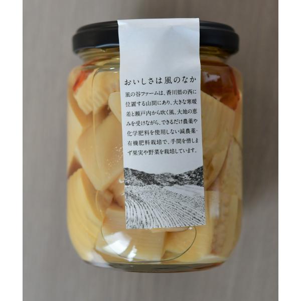 三豊市産の朝堀りタケノコをピクルスにしました。和風だしで手作り無添加です。≪オススメのため方≫サラダ、おつまみに合います。商品名：タケノコのピクルス内容量：200g×1個賞味期限：製造後1年原材料：タケノコ、漬け原材料（リンゴ酢、砂糖、イリ...