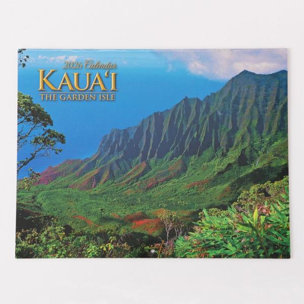 ハワイ直輸入の2026年版【KAUAI THE GARDEN ISLE】壁掛けカレンダー。“ガーデンアイランド”の愛称をもつカウアイ島の雄大な自然、緑豊かな渓谷、幻想的なサンセット、迫力ある絶景ビーチなど、美しい12景を月ごとに楽しめるフォ...