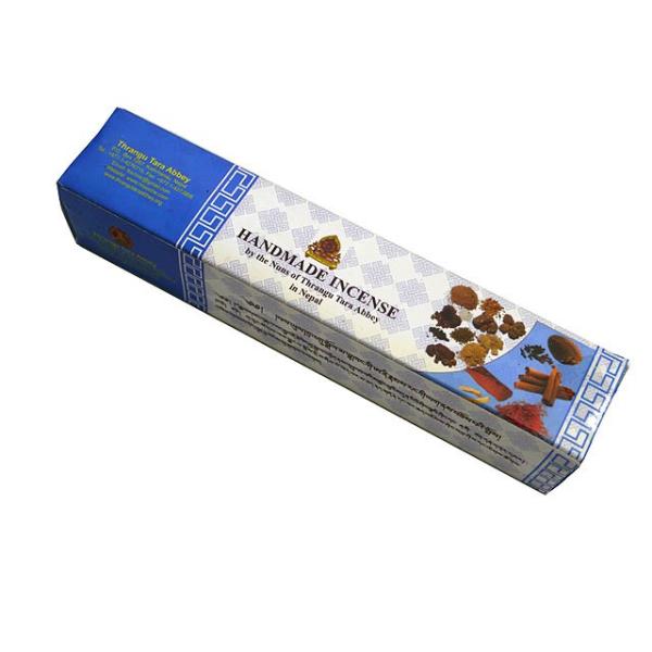 カトマンズ郊外にあるThrangu Tara Abbeyタルンターラアビーでヒマラヤに自生するハーブなどを使いオールナチュラル＆オールハンドメイドで作られているチベタンインセンスです。ケミカル成分は一切使用しておりませんので体にも優しいお香...
