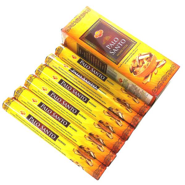 【発売日：2021年01月29日】ウッドの瑞々しさの中に柑橘系のような爽やかな香り。他メーカーよりもスパイシーな香り。南米の聖なる木のお香版です。★こちらのお香は同じ香りの6箱セットです！★長さ：約23ｃｍ内容量：約20本×6箱 生産国：イ...