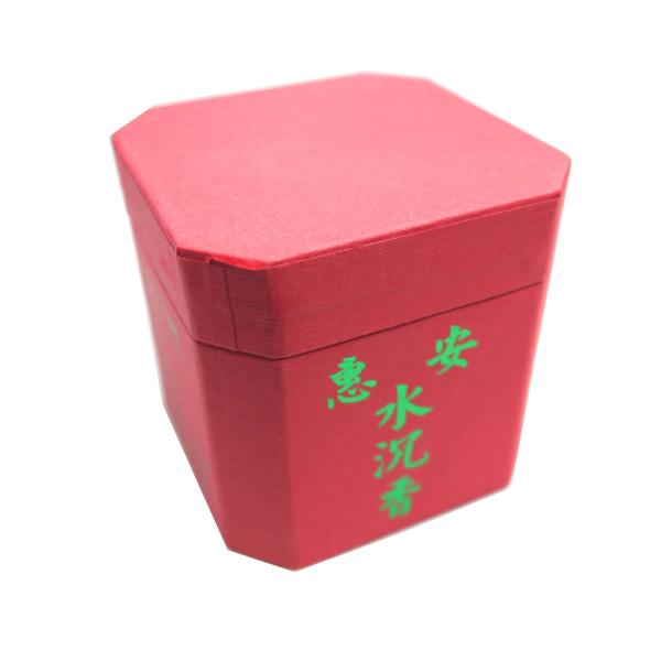 【なんと！宅急便送料無料！】台北市の古寺龍山寺がある地区の老舗お香店「道馨堂香舗」のお香です。天然成分、手作りにこだわったお香たちは本物のお香の香りがします。こちらのお香は辛みと甘さが調和した独特の香りを放ちます。生産国：台湾/台北数量：約...