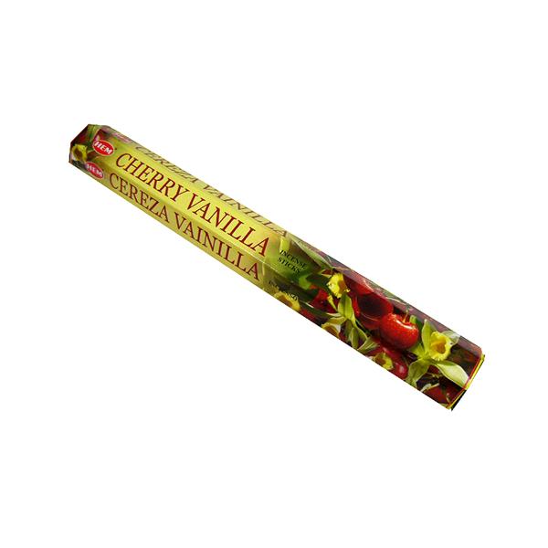 【ポスト投函配送選択可能です/6箱毎に送料1通分が掛かります】チェリーの甘酸っぱさとバニラの甘さが心地良く混ざりあった香りです。長さ：約24ｃｍ内容量：約20本生産国：インド※ポスト投函可能の配送方法は代引き、日時指定が出来ません。ポスト投...
