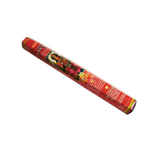 【ポスト投函便配送選択可能です】ヒンドゥー教の美と豊穣と幸運を司る女神で、ヒンドゥー教の最高神の1人ヴィシュヌの妻ラクシュミの名を冠したお香です。淡いフローラルの爽やかな香りです。長さ：約24ｃｍ内容量：約20本生産国：インド※ポスト投函可...