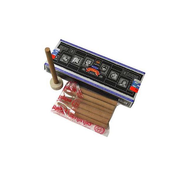 Shrinivas Sugandhalaya社は1964年に創業された老舗フレグランスメーカー。天然のオイルをふんだんに使用し、1本1本すべてハンドロールでお香を製造をする、高品質のお香として知られています。インド国内ではナンバーワンのシェ...