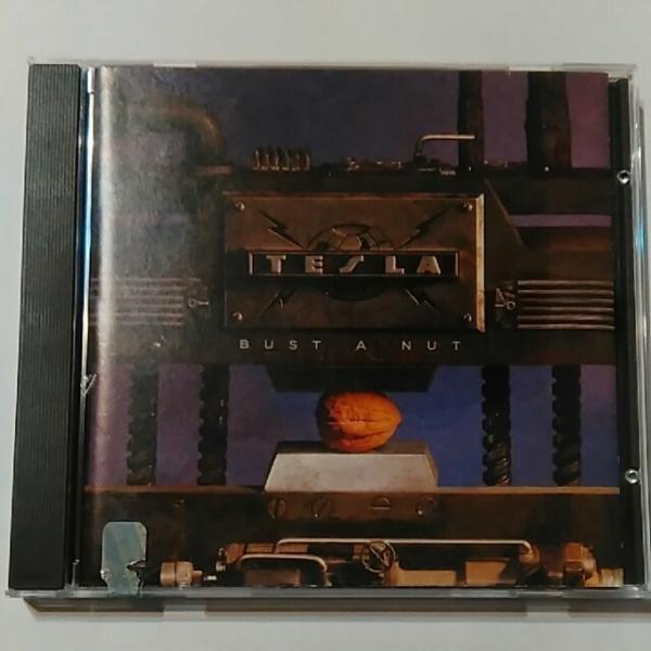 中古CD。9面見開きポスタージャケットジャケット：折れ・破れなどなく良好です　　　盤質：目立つキズなどなく良好です　