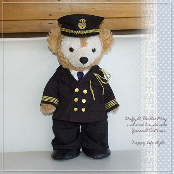 [商品説明] ダッフィーSサイズにちょうどいい、消防士の正装コスチュームセットです。金の肩章やボタンがカッコいいですよ！ウェディングドレスのシェリーメイと一緒に、ウェルカムベアとしてもお勧めですよ。お靴への刺繍も可能です。必ず靴のセットにな...