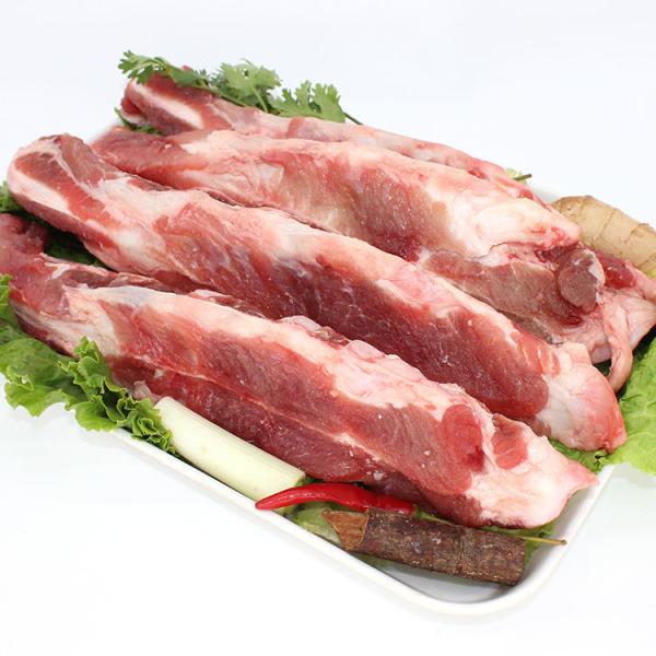 味付けない豚軟骨です！その周囲に付いているお肉も混ぜてあるので飽きずに楽しめます♪商品入荷によって、パーケージが変わることもあります。予めご了承ください。【関連キーワード】BBQ・味噌煮込み・中華食材・ 国産肉・ソーキ・新鮮・バーベキュー用