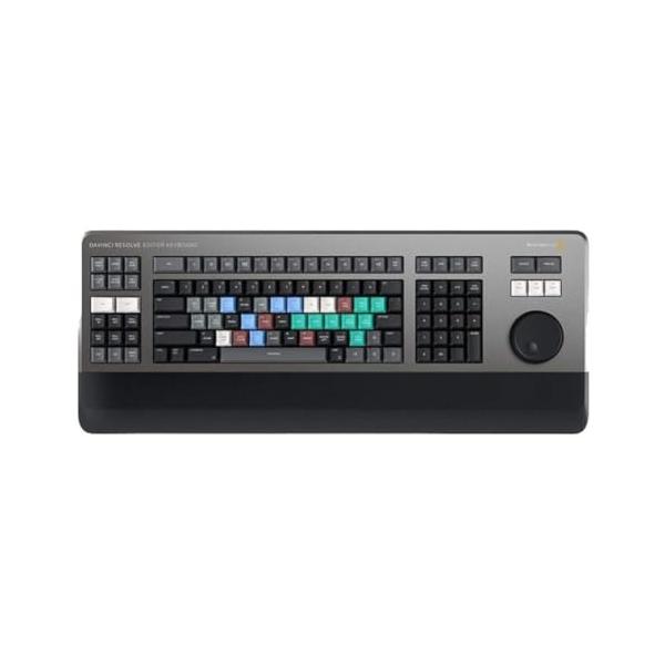 ブラック/-/DV/RES/BBPNLMLEKB・パッケージ個数:1・DaVinci Resolve Editor Keyboardは、従来のQWERTY配列に基づくフルサイズの編集用キーボードで、プレミアム品質のフルメタルデザインが特徴で...