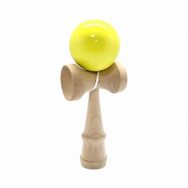 木製の大きいけん玉です。約24センチあります。風水で人気の黄色の玉のけん玉です。パフォーマンス用やディスプレイ、インテリアなどに。大きいジャンボサイズなのでとても目立ちますよ。テレビなどでも使用されているお馴染みのけん玉シリーズです。サイズ...