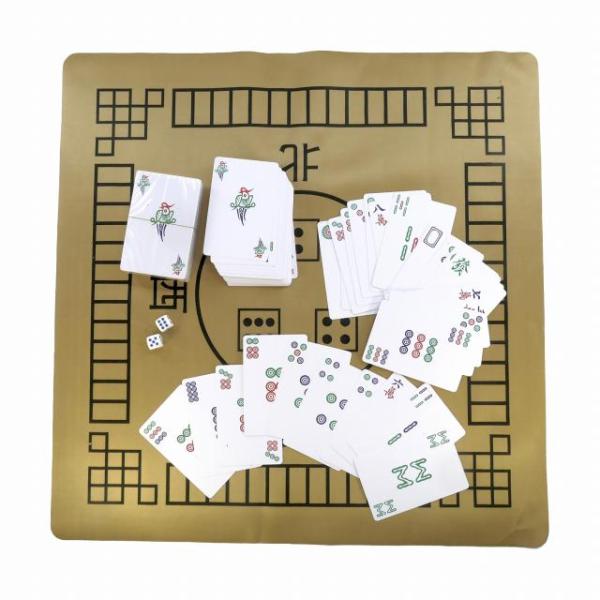 カード式の麻雀牌セットです。トランプのように麻雀が出来ますので、パーティーや旅行などでも手軽にマージャンが出来ます。カードはプラスチック防水でスルスルしていてシャッフルする洗牌(シーパイ)はやりやすいですが、仕舞う時などが滑りやすく難点にな...