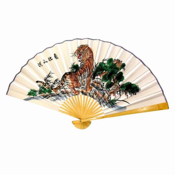 とっても大きいジャンボでおしゃれな扇子です。インテリアなどの飾り扇子です。日本独自の品ということで海外へのお土産にも喜ばれるものです。末広がりと縁起が良いのも扇子の特徴です。扇の柄は縁起も良くかっこいい虎です。扇子のサイズ折りたたみ時の長さ...