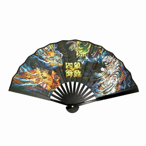 おしゃれな扇子です。少し大きめなので、実用品というよりはインテリアなどの飾り扇子向けです。柄は両面同じデザインです。日本独自の品ということで海外へのお土産にも喜ばれるものです。末広がりと縁起が良いのも扇子の特徴です。お祝いごとに喜ばれるアイ...