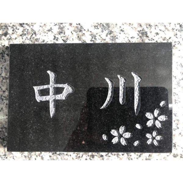 【商品名 】高級御影石表札【サイズ 】150mm*100mm厚み8mm(誤差あり) *　重さ330-480g【送料】　500円(離島別途）文字掘り込み【商品説明 】自社工場彫赤御影石表札。貼り付ける両面テープ付。花などのデザインもできますが...