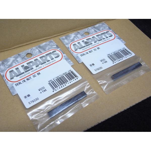 正規品・新品です。ギターパーツブランド「ALLPARTS」のデルリン素材のナット２個組です。ビンテージギター等で良く使われている樹脂製デルリンナットです。弾力性と粘りがありマイルドな音色で ジュラコンナットとも呼ばれます。 取付には加工が必...