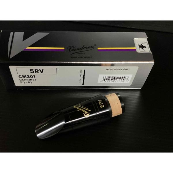 野中貿易の正規輸入品・新品です。初心者にもおすすめの世界的定番モデルのマウスピースです。お得な旧価格分です！■B♭クラリネット用マウスピース■5RV・CM301・Traditional■素材：エボナイト■ティップオープニング：1.065mm...