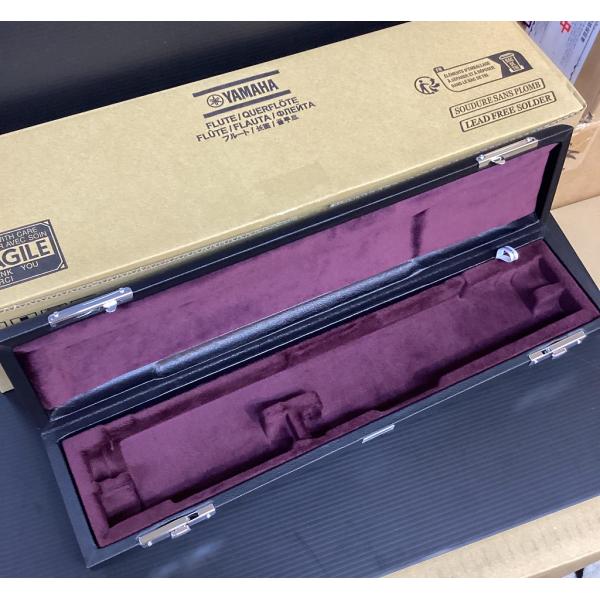 ■正規品・新品です。ヤマハの純正フルートケースFLC-200Cです。オーダー取り寄せ品で通常納期3カ月〜6か月かかります。YFL-412 / YFL-382 / YFL-372 / YFL-312 / YFL-212LRS / YFL-21...