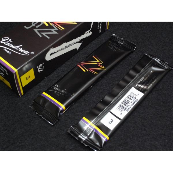 正規輸入品・新品です。バンドレンリードのバラ売りです。jaZZ・バリトンSAX用・サイズ32枚組での出品です。JAZZに求められている音色や音質を損なわず、リードの中心部と先端の独特なカットにより素晴らしい反応と驚くべき耐久性を実現。トラデ...