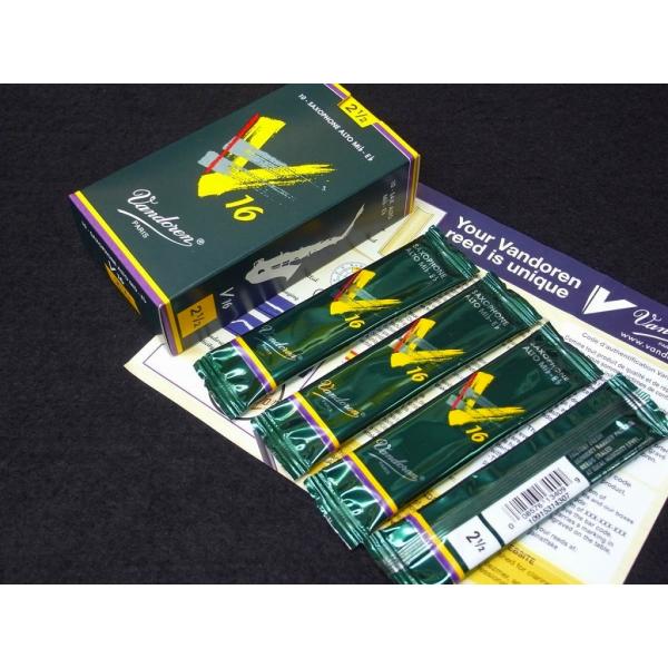 正規輸入品・新品です。バンドレンリードのバラ売りです。V16・アルトSAX用・サイズ2半(2.5）4枚組での出品です。V16シリーズはジャズ向けのシリーズです。ジャズ向けのリードでは定番のアンファイルド仕上げでコシが強く、全体的に振幅が大き...