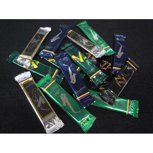 正規輸入品・新品・限定企画品です。バンドレンリードのアルトーSAX用・サイズ3を色々な種類を取り混ぜ12枚組での出品です。お試し用におすすめです。●内容はおまかせとなります(指定不可)●12枚全て違う種類にはなりません●お届けは4種〜7種で...