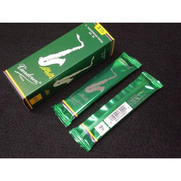 正規輸入品・新品です。バンドレンリードのバラ売りです。JAVA・テナーSAX用・サイズ3半(3.5）2枚組での出品です。1983年にバンドレン社がジャズとポピュラー音楽用に開発したリードです。トラディショナルより先端部が厚く、パレットがより...