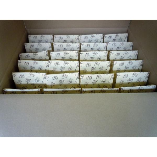 人気の駄菓子を角底の紙袋（可愛い小熊の柄入り）に入れた駄菓子詰め合わせです。１箱に大量の４８袋入りです。１袋当たり１０８円です。うまい棒、ましゅまろ、餅太郎、フライドポテトの４種類の駄菓子が入っています。　 紙袋の大きさは縦17.５cm×横...