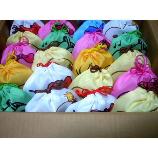 可愛い巾着袋に人気の駄菓子が３品、餅太郎、パンダロー、いちご大福が入った可愛い 駄菓子詰め合わせ。１箱に大量の１００個セット。送料は無料です。(北海道・沖縄県は除く)餅太郎、パンダロー、いちご大福の３種類の人気のお菓子が入っています。巾着袋...