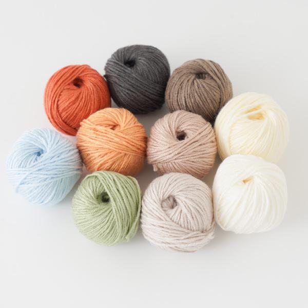 商品名：バンブーアクリル並太太さ：並太形状：25g(約55ｍ)品質：アクリル90％、レーヨン10％使用針：棒針6〜7号、かぎ針6/0〜7/0号標準ゲージ（棒）：17目24段前後標準ゲージ（かぎ）：16目8段前後Made in Turkey