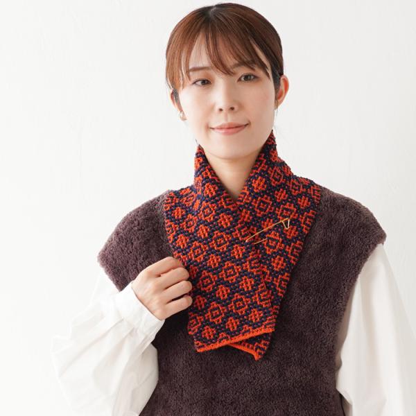 商品名：編み物キット #21-8 すべり目模様のミニマフラー品番：10910uv55219モデル：164cm難易度：★★★ （中級者さん向け）デザイン：ミドリノクマ使用している毛糸：sesia MISTRAL企画：日本原産国（毛糸）：イタリ...