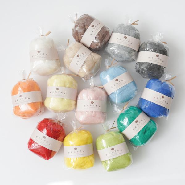 商品名：FELTEA 羊毛フェルト 40g内容：40g品質：ウール100%パッケージサイズ：約17.5x15x8.5cm重さ：約45g原産国：日本ニードルも水フェルトも充分楽しんでいただける１袋40ｇ入り！カラーは使いやすいベーシックカラー...