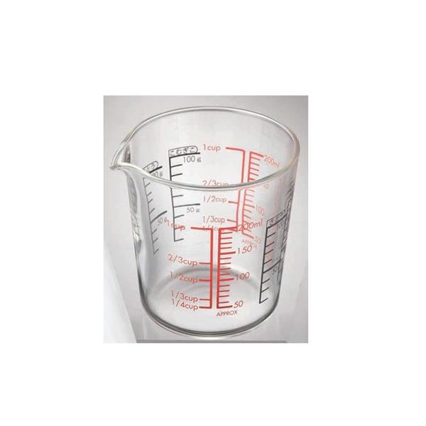 中からも読めるメモリです。 粉も量れるのでとっても便利です。 粉ものは黒、液体は赤の計量メモリで読みやすい！  耐熱ガラス製なので、電子レンジも安心して使えますよ。 材料を計りながら混ぜて電子レンジでチン！すれば、簡単デザートもこれひとつで...