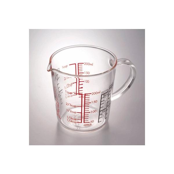 肉厚のガラスで安心です。 中から見えるメモリで使いやすく、粉ものは黒、液体は赤の計量メモリで読みやすい！  持ちやすい取っ手付きです。 電子レンジ・食器洗い乾燥機OK。  サイズ：幅 118 × 奥行 81 × 高 87mm  実用容量：2...