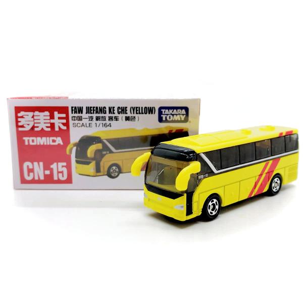【商品説明】中国圏で限定販売されているローカル版トミカCNシリーズの１つCN-15の海外オリジナルのトミカ。もちろんタカラトミーが手掛ける正規品です。中国の三大自動車メーカーの中国一汽のイエローカラーのバスです。耳のようなサイドミラーが可愛...