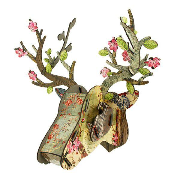 イタリアのデザイナー、Michele Pianezza（ミケーレ・ピアネッツァ）が立ち上げたブランド、MIHO UNEXPECTED THINGSのウォールデコ。MDF板を組み立ててつくる鹿の壁掛けオブジェです。テキスタイル調のカラフルで斬...