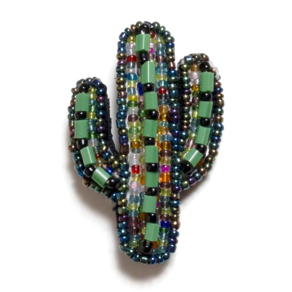 ■商品説明カラービーズでネイティブモチーフをデザインしたピンバッジになります。帽子や鞄、デイリーアイテムに彩を添えてくれるアイテムです。MADE IN USA (アメリカ製)※ハンドメイドのためビーズの配色には個体差があり、商品画像と若干の...