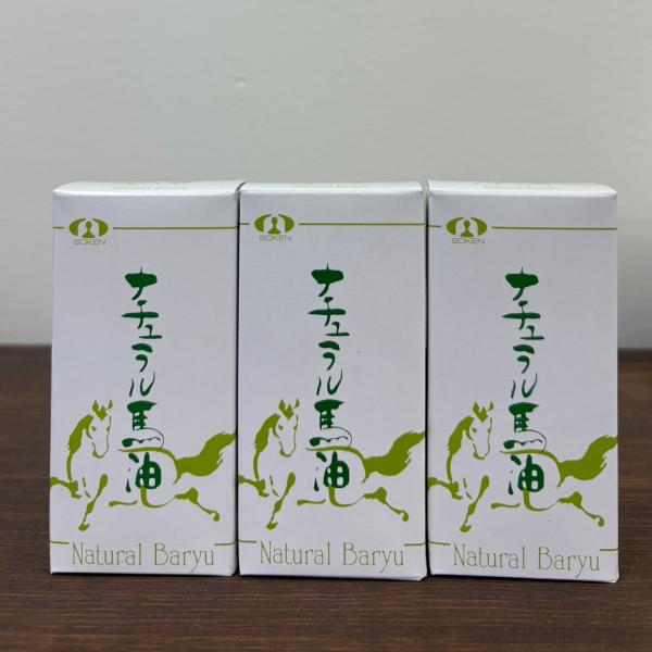 お風呂に入る20分くらい前に、手足、顔、頭皮などにすり込んでください。乾燥肌の部分にはとくによくすり込んでください。水仕事の多い方は、水仕事の前にご使用ください。肌荒れを防ぎます。本品は低温で抽出してありますから体温で溶解して肌になじみ、潤...