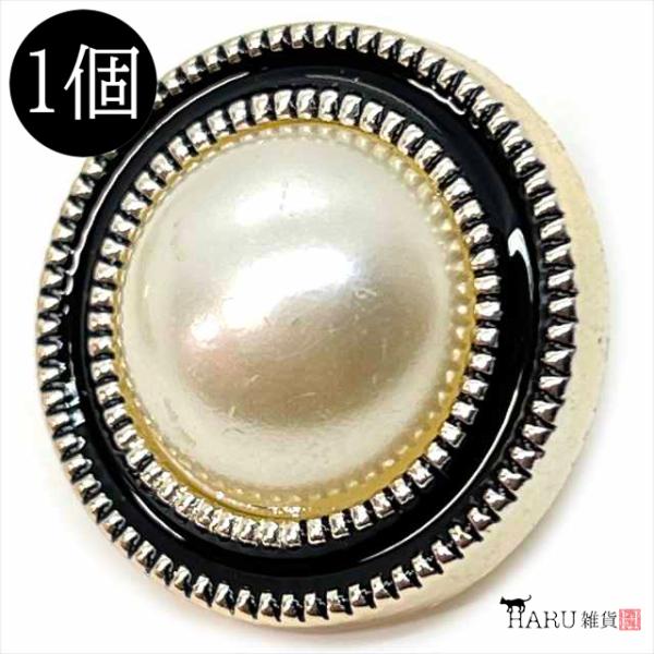 【発売日：2024年05月04日】・アンティーク調のデザインが素敵な正円プラスチックボタンです。大振りで高級感あるデザインですが軽量なのが使いやすい！・そのまま飾りボタンとしては勿論、ボタン足部分をニッパーで切ってカボションやレジン、アクセ...