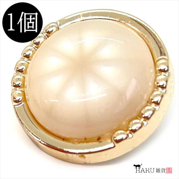 【発売日：2024年05月04日】・アンティーク調のデザインが素敵な正円プラスチックボタンです。大振りで高級感あるデザインですが軽量なのが使いやすい！・そのまま飾りボタンとしては勿論、ボタン足部分をニッパーで切ってカボションやレジン、アクセ...