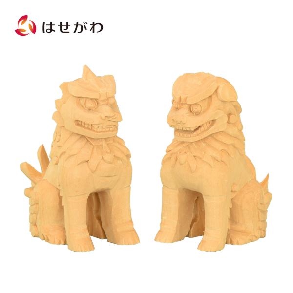 木製の狛犬一対（2体セット）です。魔除け・除災の守り神として、神社やお寺の門前などに左右一対でご安置されています。神棚の前に左右一対でお祀りし、向かって右側に「阿形（あぎょう）」、左側に「吽形（うんぎょう）」をお飾りします。お守りとしてもど...