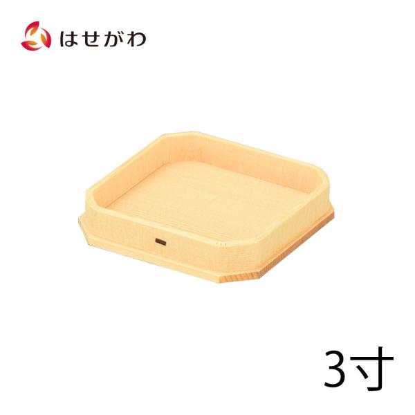 北米産スプルス材の柾目を使用した、日本製の折敷(おしき)です。柾目(まさめ)とは、木材の中心を切った時に表面にみられる、樹心に平行してまっすぐな木目のことです。神前に供える時は、お皿部分の継ぎ目がない方を神前に向けます。鏡餅やお供えをする時...