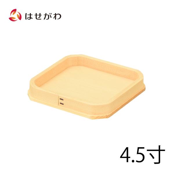 北米産スプルス材の柾目を使用した、日本製の折敷(おしき)です。柾目(まさめ)とは、木材の中心を切った時に表面にみられる、樹心に平行してまっすぐな木目のことです。神前に供える時は、お皿部分の継ぎ目がない方を神前に向けます。鏡餅やお供えをする時...