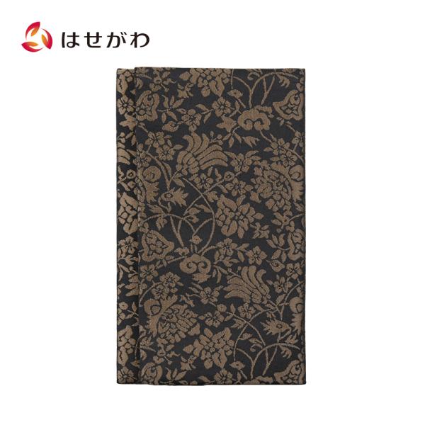 慶弔時に使用する袱紗（ふくさ）です。お金等を包む際に、ふくさに包みますが、これをさらに丁寧にされる場合には、漆盆等に載せて使います。図柄は、室町時代〜江戸時代にかけて数寄者達によって見出されたもので、京都西陣織の表地が特徴です。