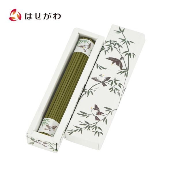 雀をモチーフに、青竹をイメージしたすっきりとしたグリーン系の香りに仕上げたスティックタイプのお香です。相性がいいとされる竹と雀の可愛らしいパッケージです。お香を束ねる和紙までも同じ柄付きになっています。お部屋焚きはもちろん、お仏壇へのお参り...