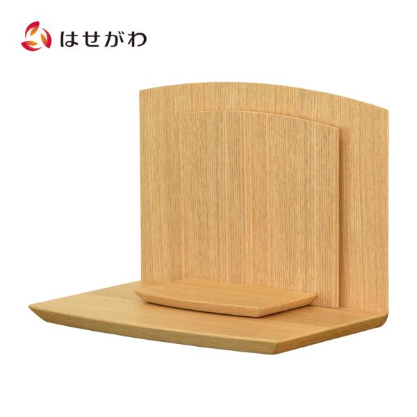 人気のタモ材の薄板を貼って仕上げたステージ型のお仏壇です。中央に台を設置していますので手を合わせる対象（位牌・写真など）をお飾りください。※こちらの商品は仏壇・仏具供養引き取りの対象外商品です。あらかじめご了承ください。