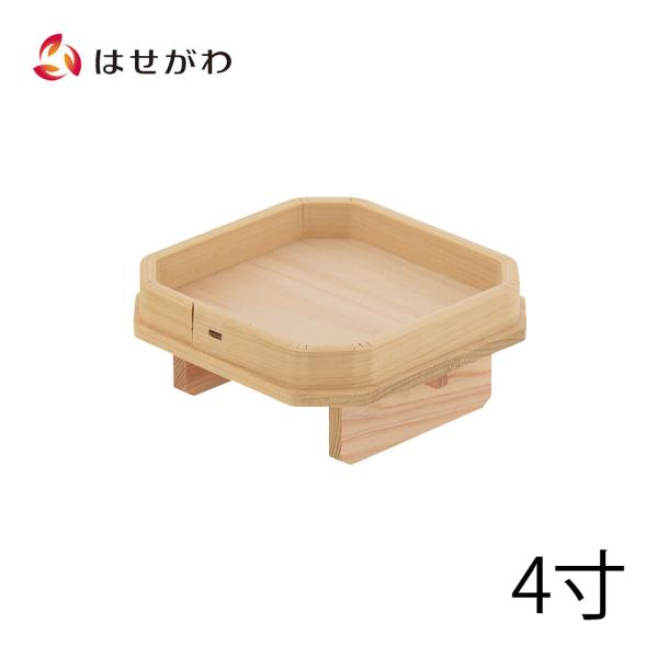 お供物を載せてお供えするお盆のようなお道具です。ごはんやお菓子などをそのまま載せることもあれば、平次、水玉、洗米皿を載せて使うこともあります。足のないものは「おしき」と呼ばれます。おしきや三方をご神前に供えるときには、継ぎ目がない方を神様側...