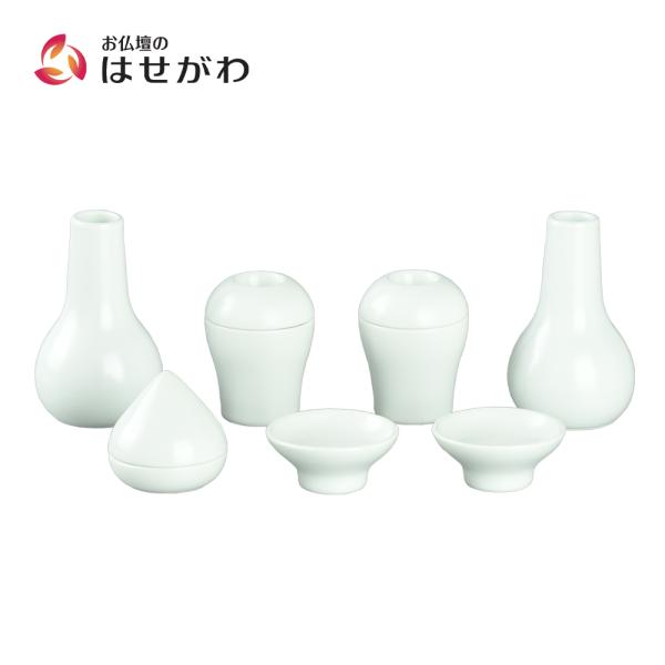 川の流れは、どのような道程でもしなやかにカタチを変え、淀みなくすり抜けてあるべき所へと至ります。みくまりは、そうした自然の理に倣った人々の暮らしをイメージし、柔らかな流線のフォルムで表現した神具セットです。一点ものの工芸品ではなく、人々の暮...