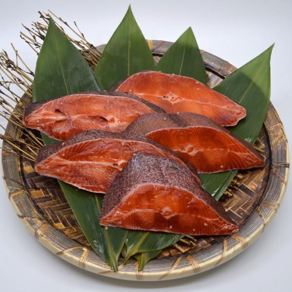 最近、当社を名乗る不審なショッピングサイトや、当社を名乗る人物が押し売りのお電話を掛ける等の事例が確認されました。十分お気を付けください。とっても柔らかくジューシーなカラスカレイはいかがですか？名称　　：カラスカレイ内容量　：(500g:約...