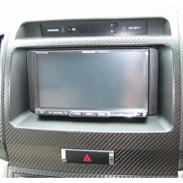 本商品は受注生産です。オーディオパネル専用に貼るマジカルカーボンシートです。◆適合車種トヨタ　ランドクルーザー　UZJ200系（2007.9〜2015.7）◆カラーブラック/CAPT-3（4545403130856）※シルバーをご希望の場合...