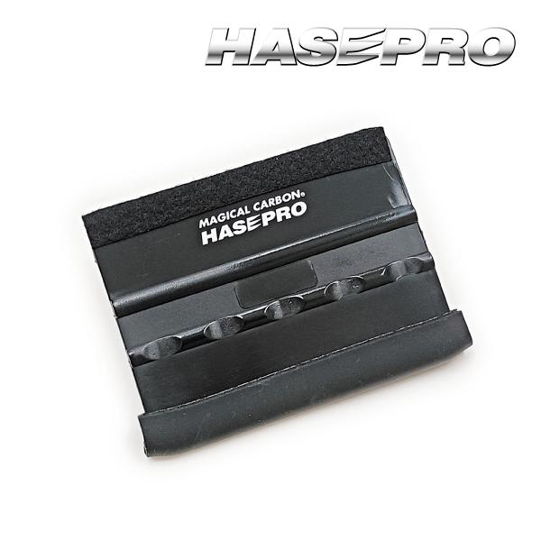 HASEPROのオフィシャルスキージにNEWバージョン！フェルトと特殊ラバーの2WAYタイプで薄いフィルムも貼りやすくなって新登場！カーボンシートやプロテクションフィルムを貼る際、空気を押し出したり、シワを伸ばしたりする時に大活躍のスキージ...