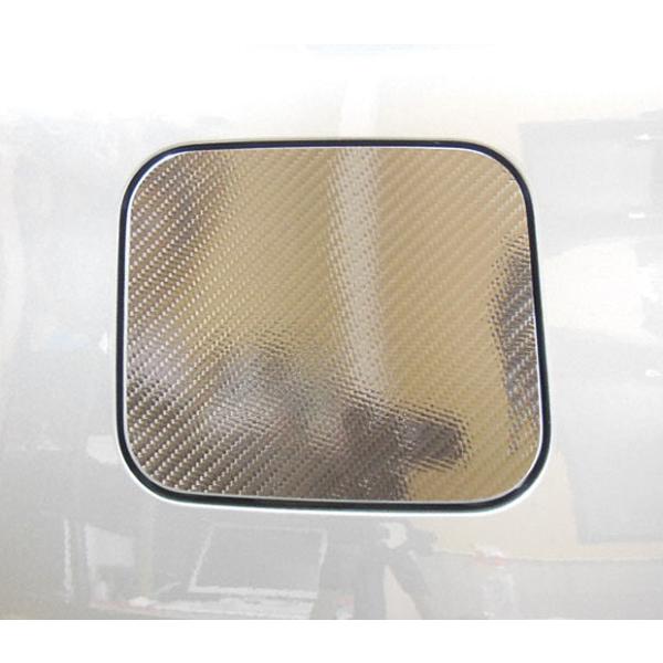 給油口扉（フューエルリッド）に貼るマジカルカーボンシートです。◆適合車種日産　スカイライン　V37系（2014.2〜）◆カラーブラック/CFN-21（4545403219315）ガンメタ/CFN-21GU（4545403219339）シルバ...